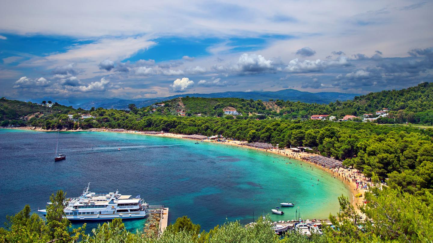 Koukounaries beach in Skiathos | Visit Thessaly