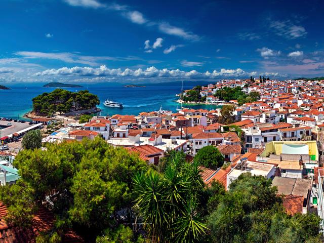Koukounaries beach in Skiathos | Visit Thessaly